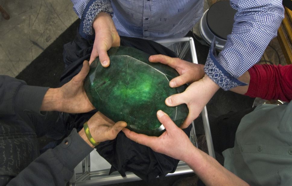 "Teodora" World's Largest Emerald is Fake !! | Geology Page