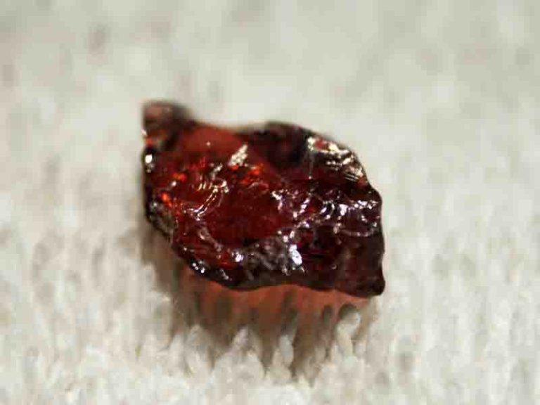 Garnet Color : What is Garnet's Color? | Geology Page