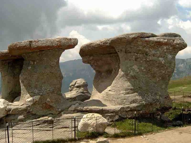 +20 Strange Geological Formations On Earth | Geology Page