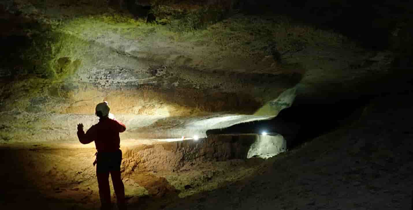 Unearthing the sources of cave-forming sulfuric acid | Geology Page