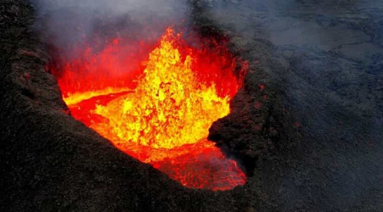 Recent volcanic 'fires' in Iceland triggered by storage and melting in ...